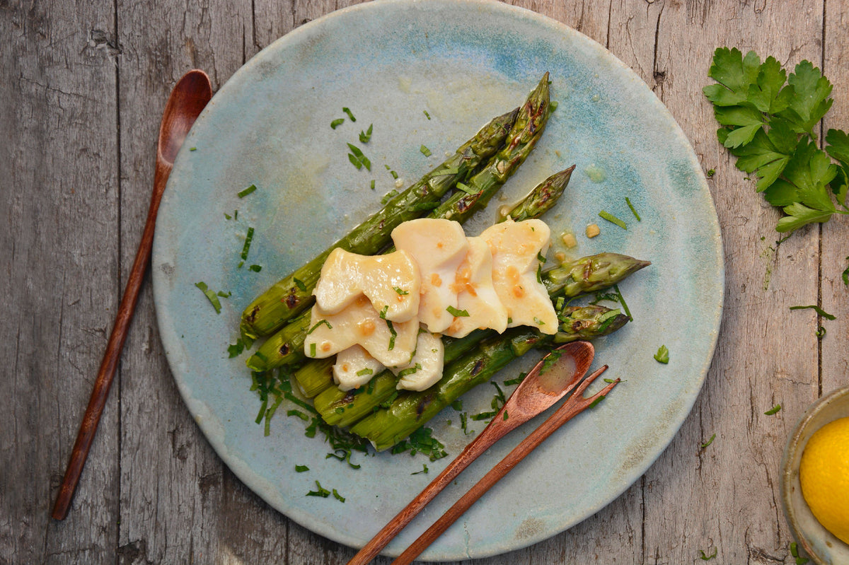 Locos en salsa de mantequilla con espárragos – Geomar Chile