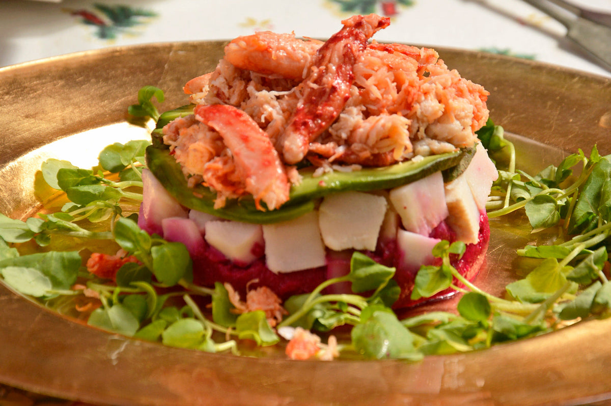 Timbal de Locos y Centolla con Palta y Hummus de Betarraga – Geomar Chile